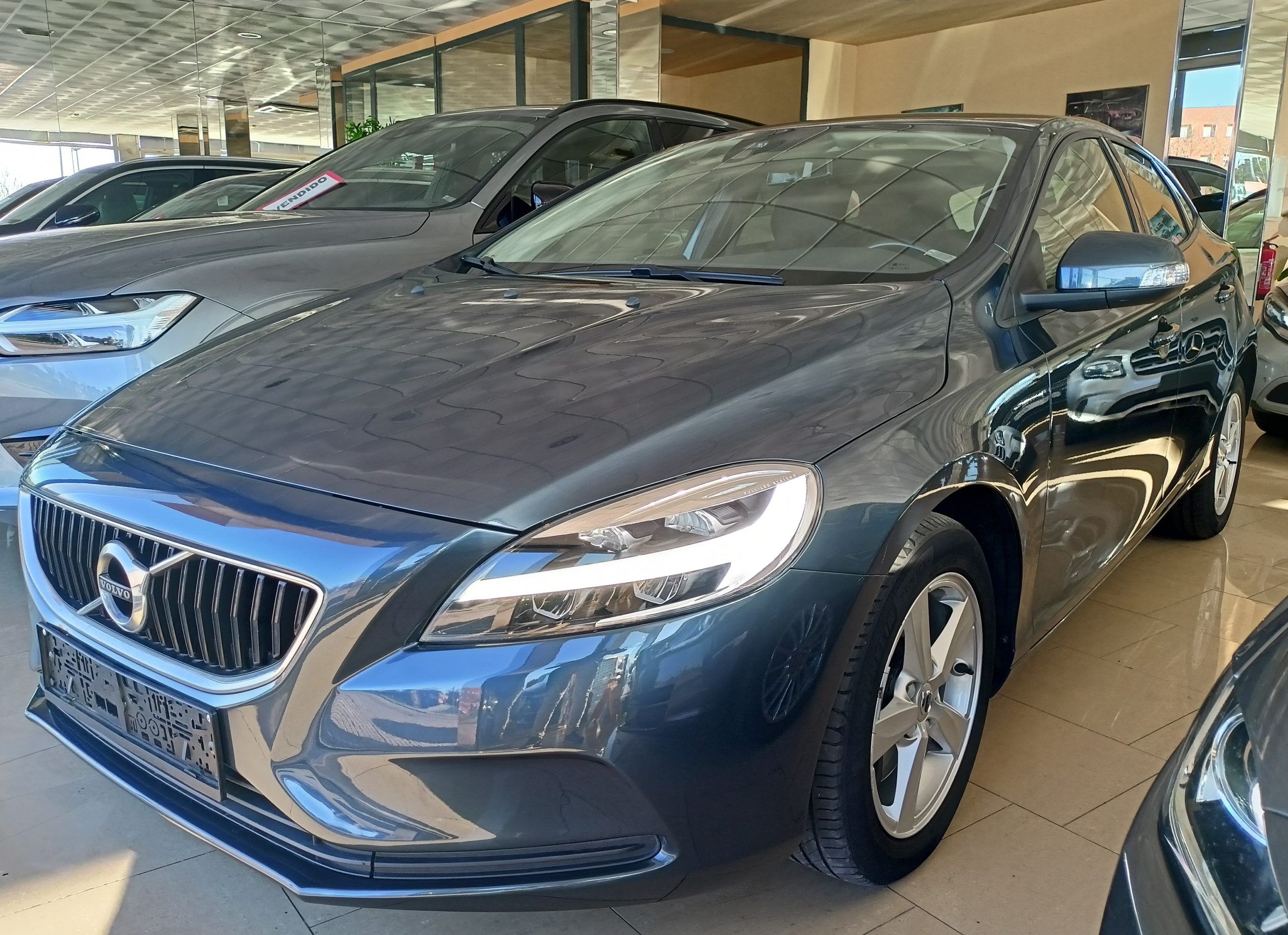 Volvo V40 T2 AUTOMÁTICO - Gilcar